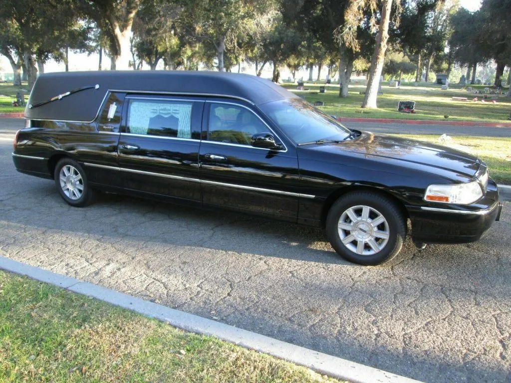 Interesting Lincoln Town Car Hearse Photos